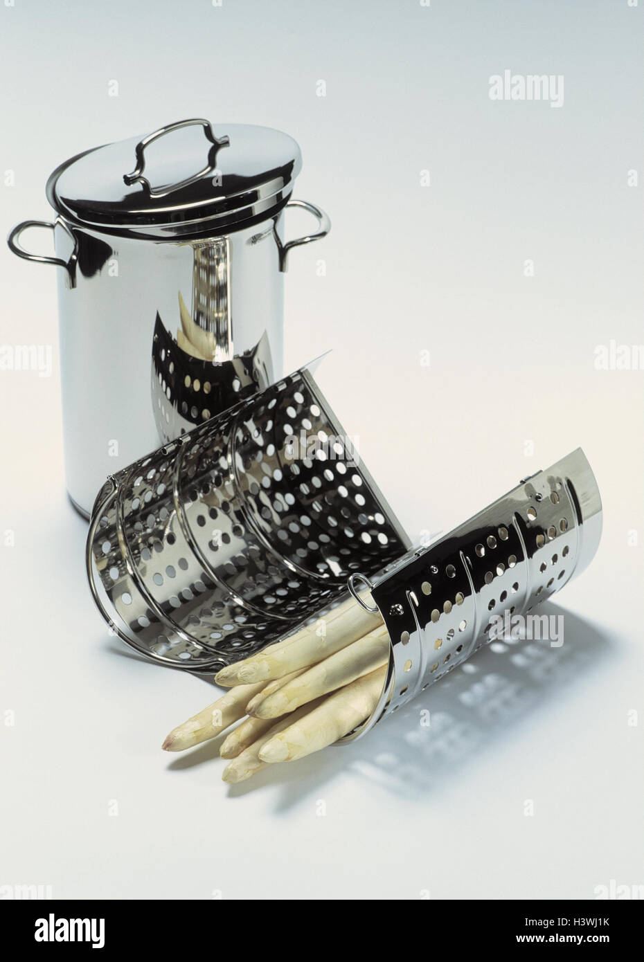 Sieve pot hi-res stock photography and images - Alamy