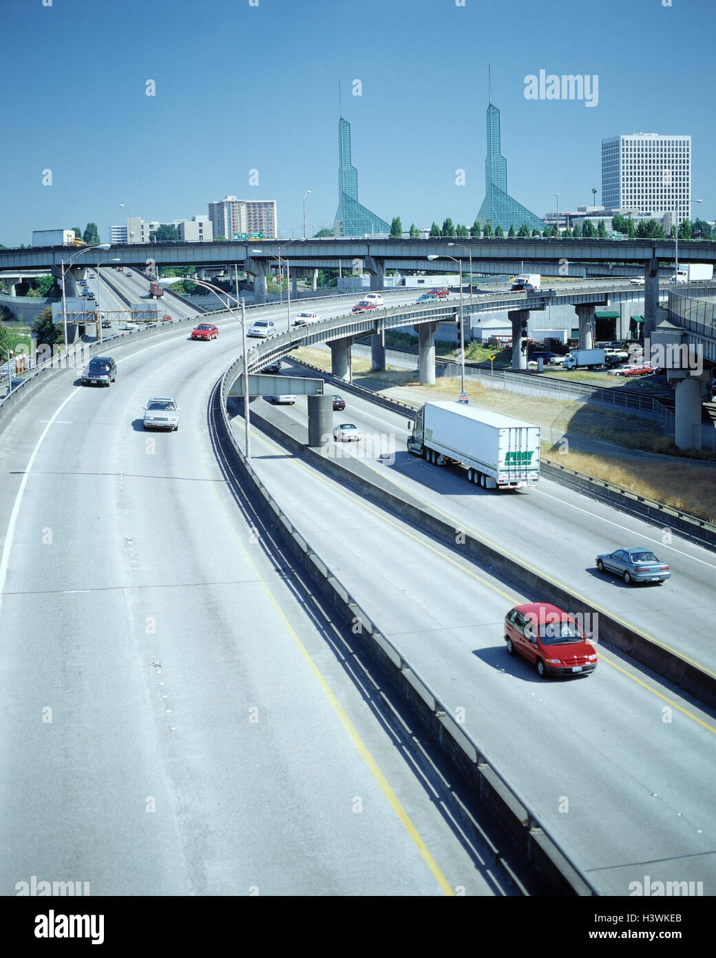 The USA, Oregon, Portland, highways, Convention centre, traffic, car ...