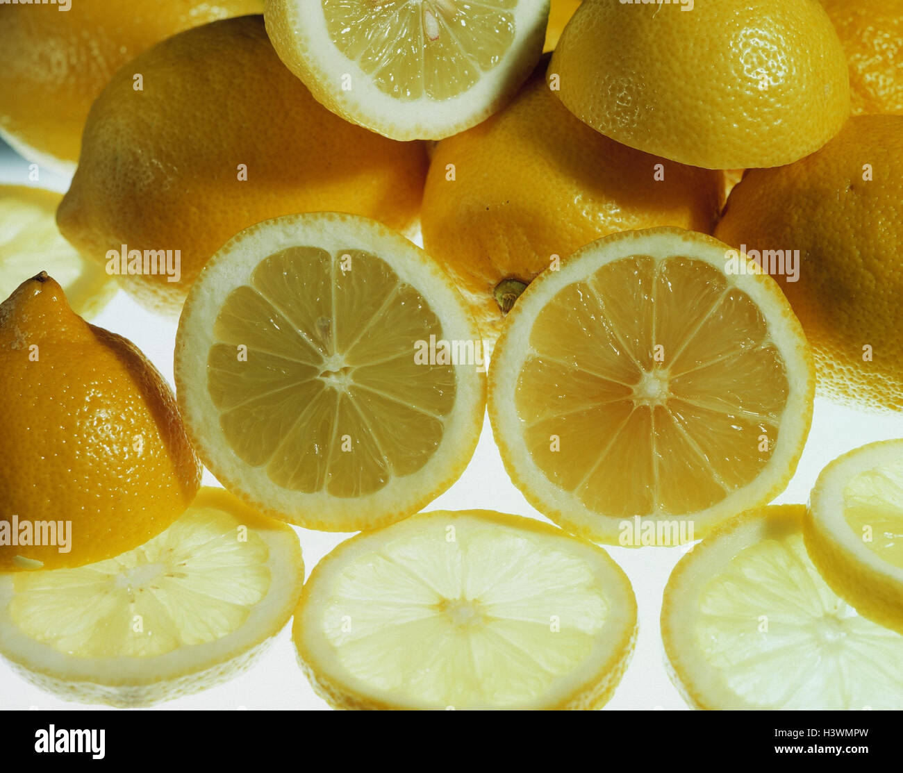 Lemons, completely, halves, slices cut outs, citrus fruit, lemon, rich ...