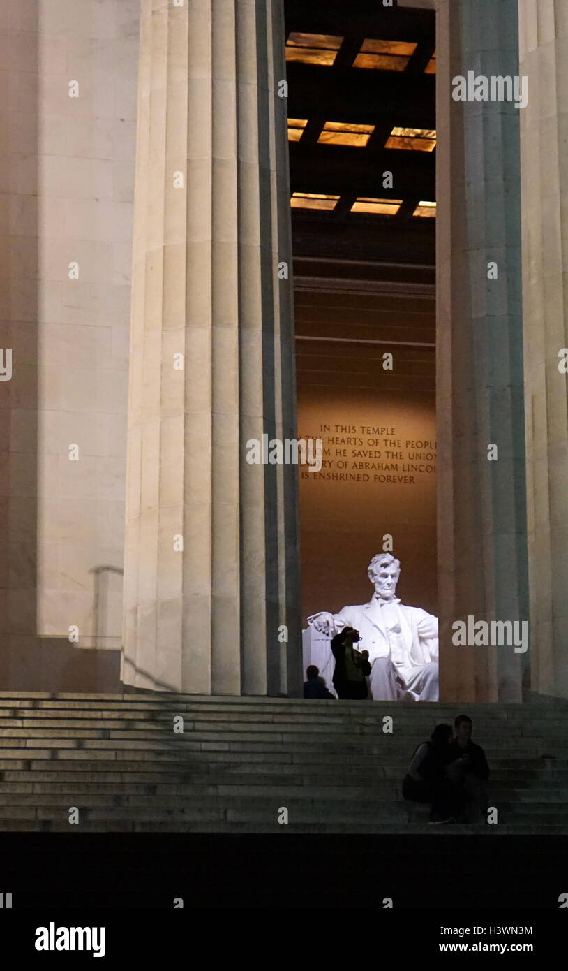 Exterior of the Lincoln Memorial, an American national monument built ...