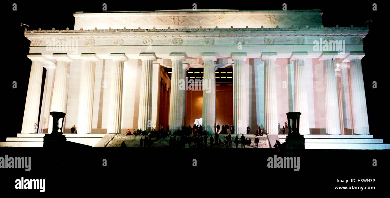 Exterior of the Lincoln Memorial, an American national monument built ...