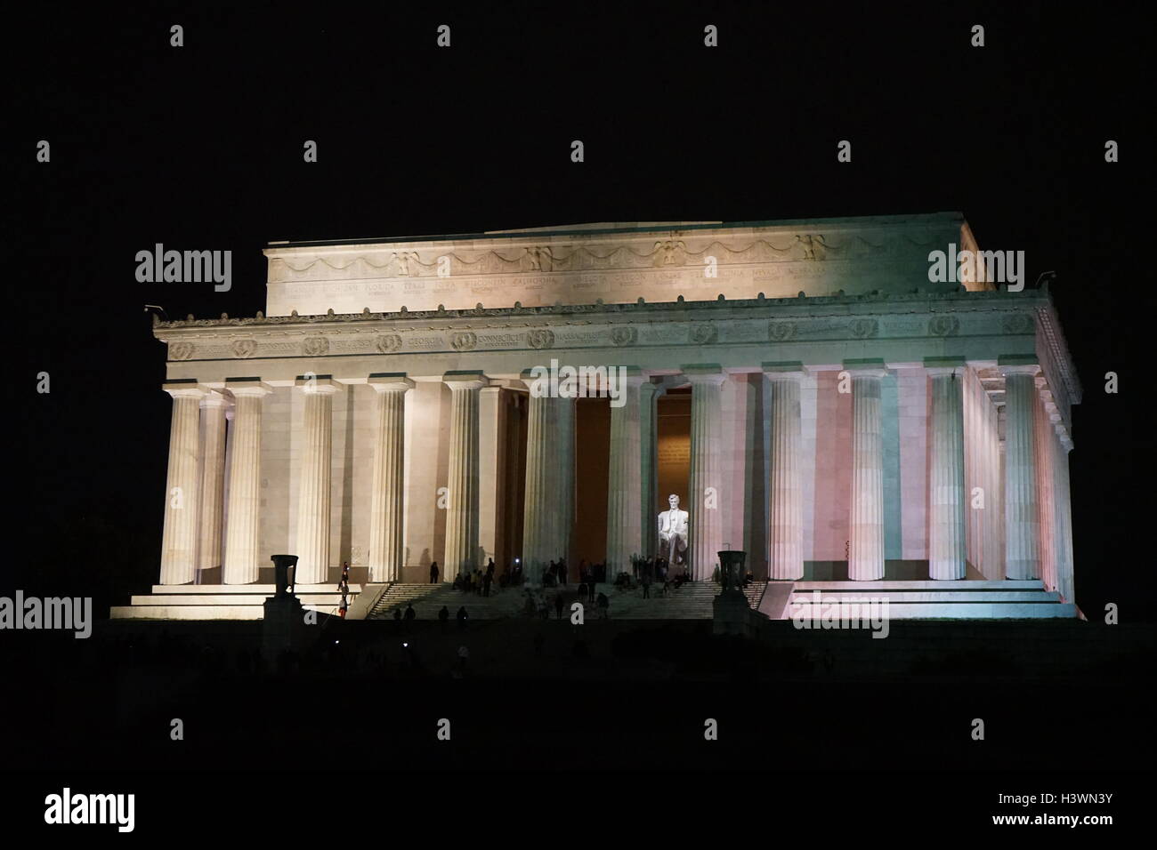 Exterior of the Lincoln Memorial, an American national monument built ...