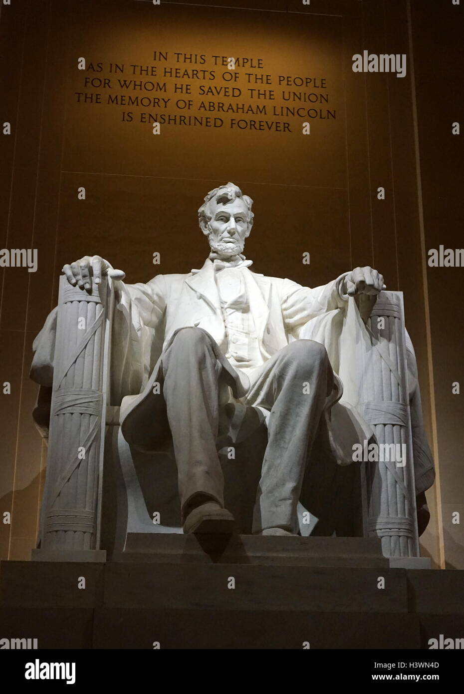 Statue of Abraham Lincoln within the Lincoln Memorial Monument ...
