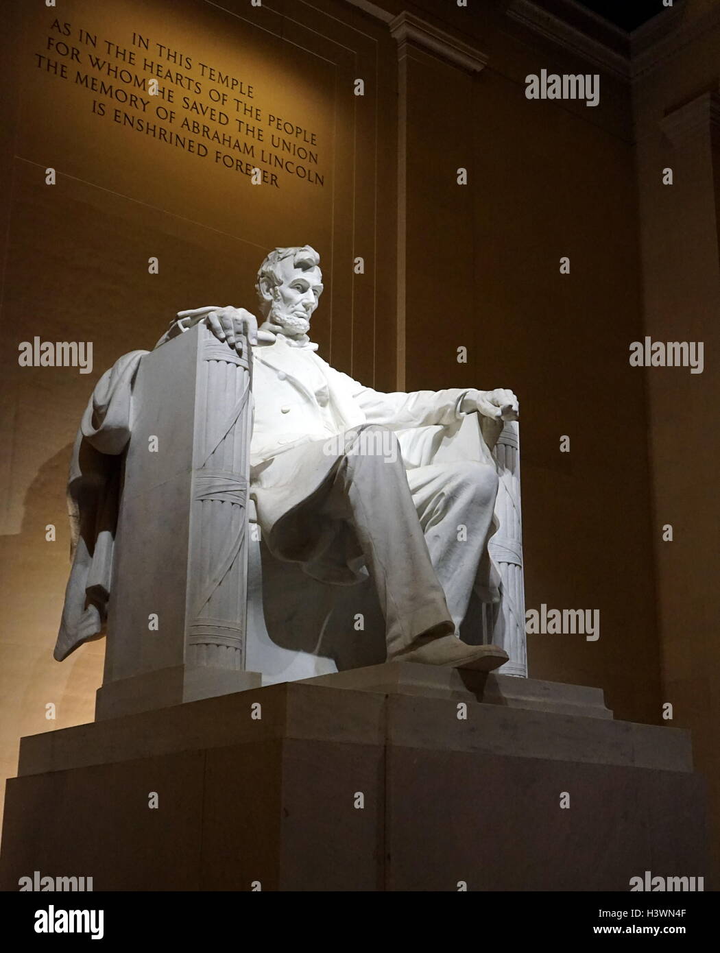 Statue of Abraham Lincoln within the Lincoln Memorial Monument ...