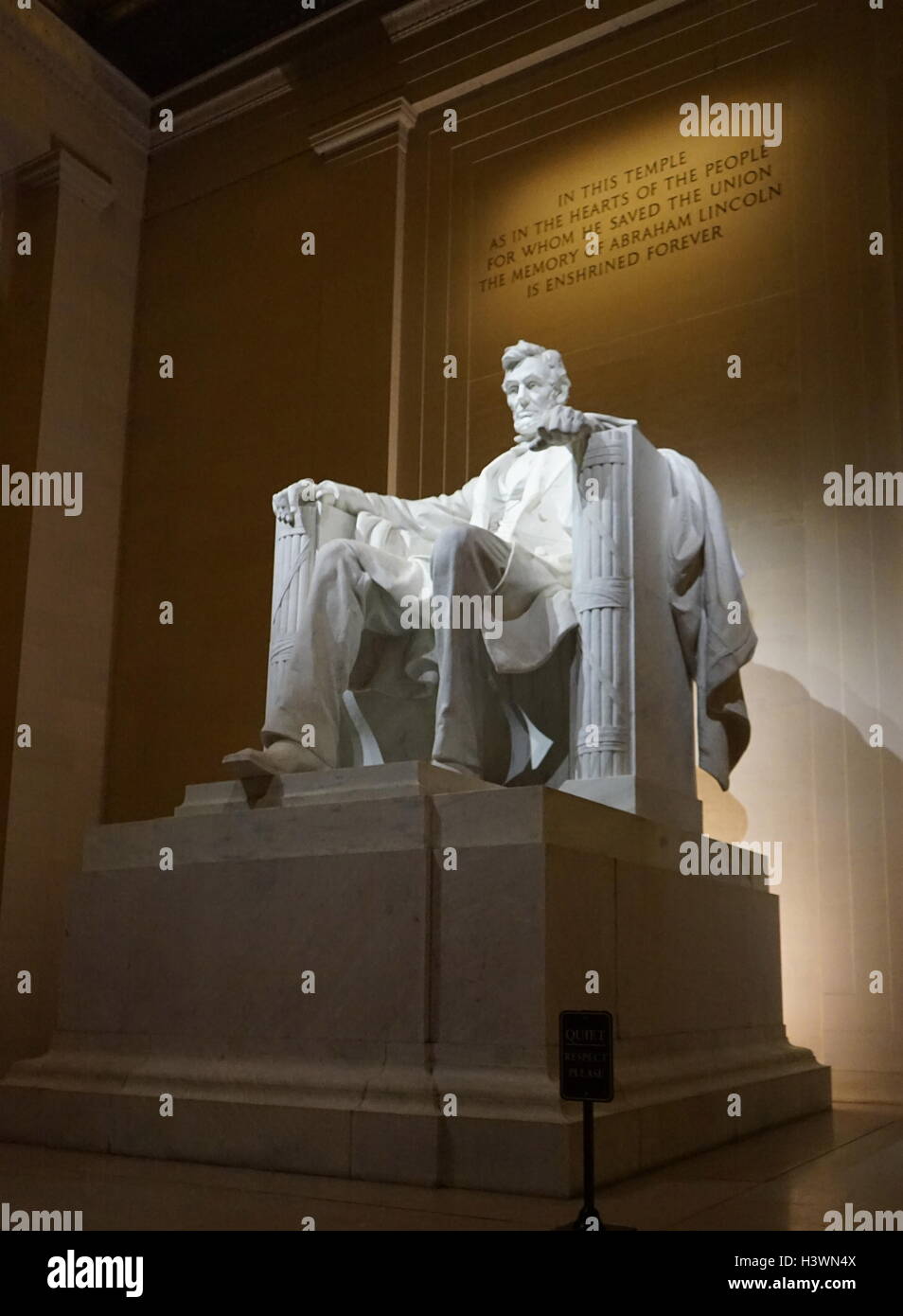 Statue of Abraham Lincoln within the Lincoln Memorial Monument ...