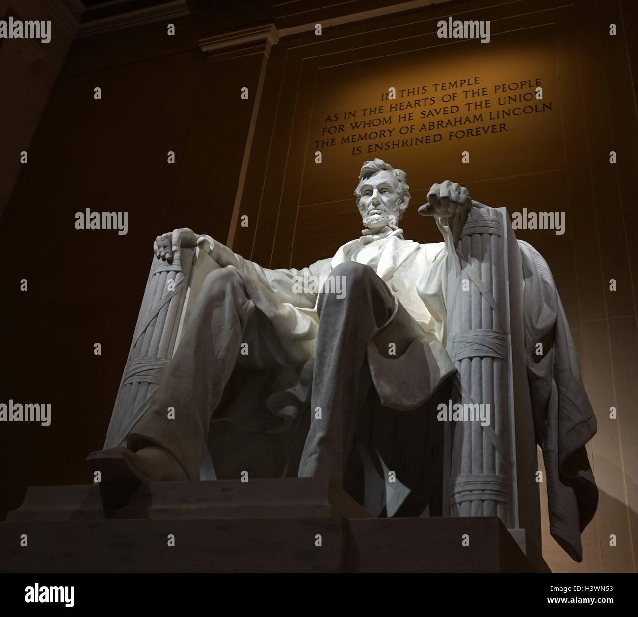 Statue of Abraham Lincoln within the Lincoln Memorial Monument ...