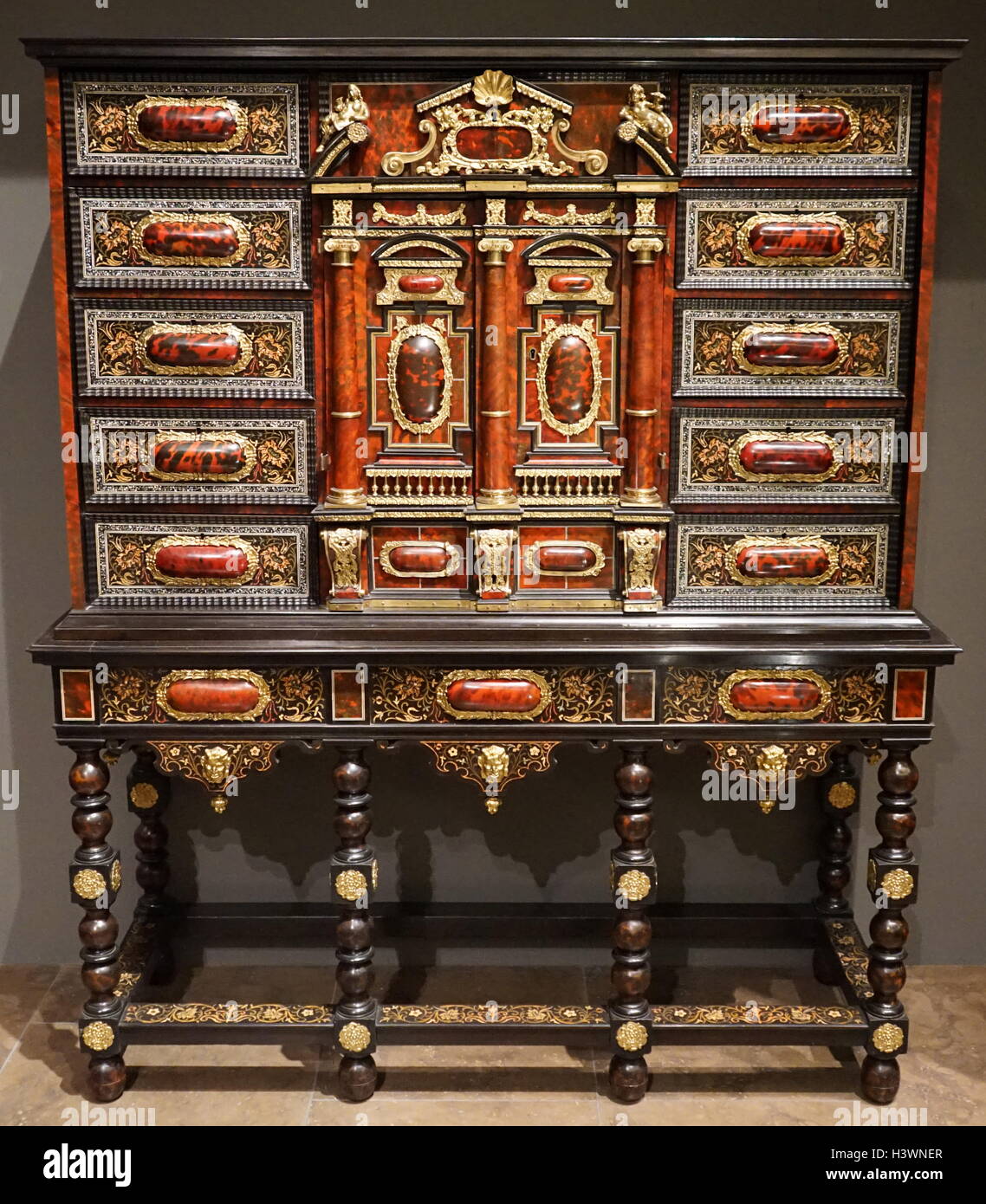 Shell furniture hi-res stock photography and images - Alamy