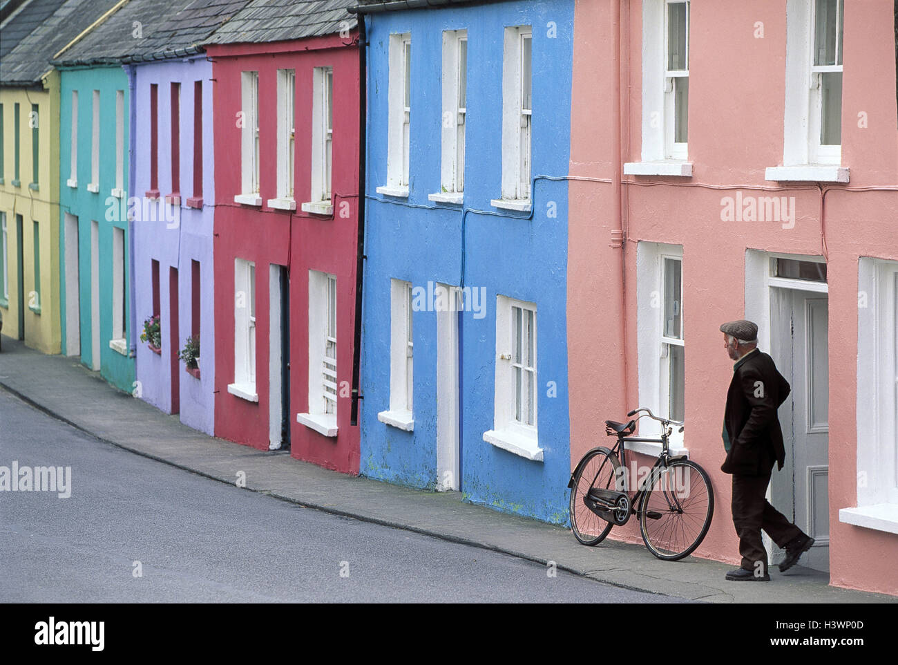 Ireland, peninsula Beara, Eyries, house line, brightly, senior, Europe ...