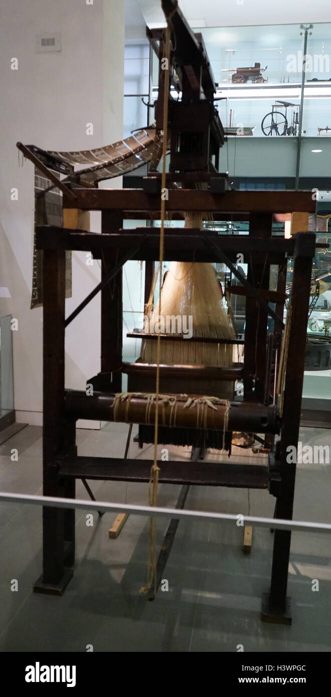 Loom machine hi-res stock photography and images - Alamy