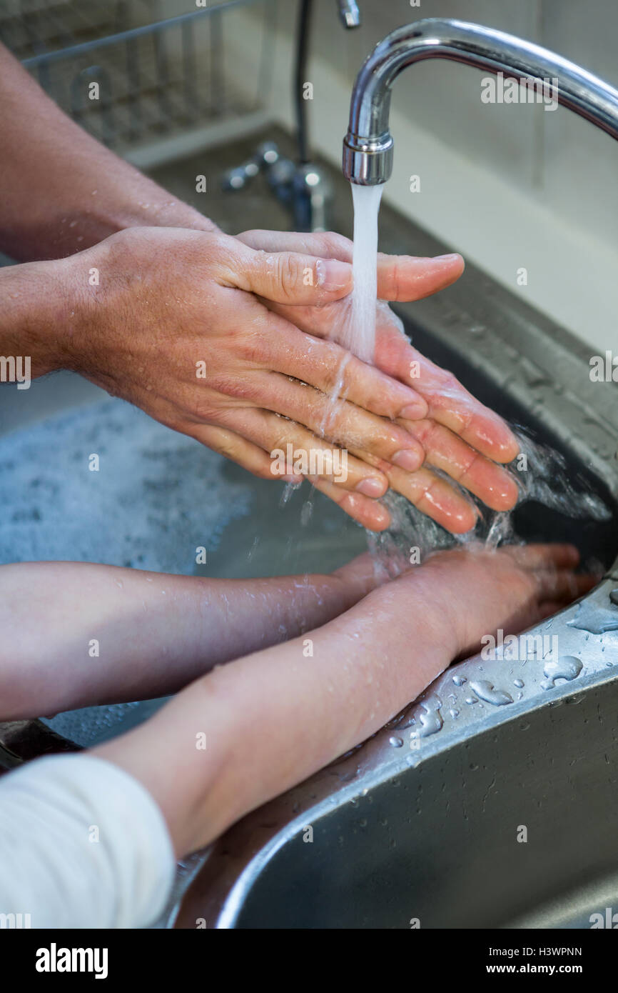 Washing hands kitchen sink hi-res stock photography and images - Alamy