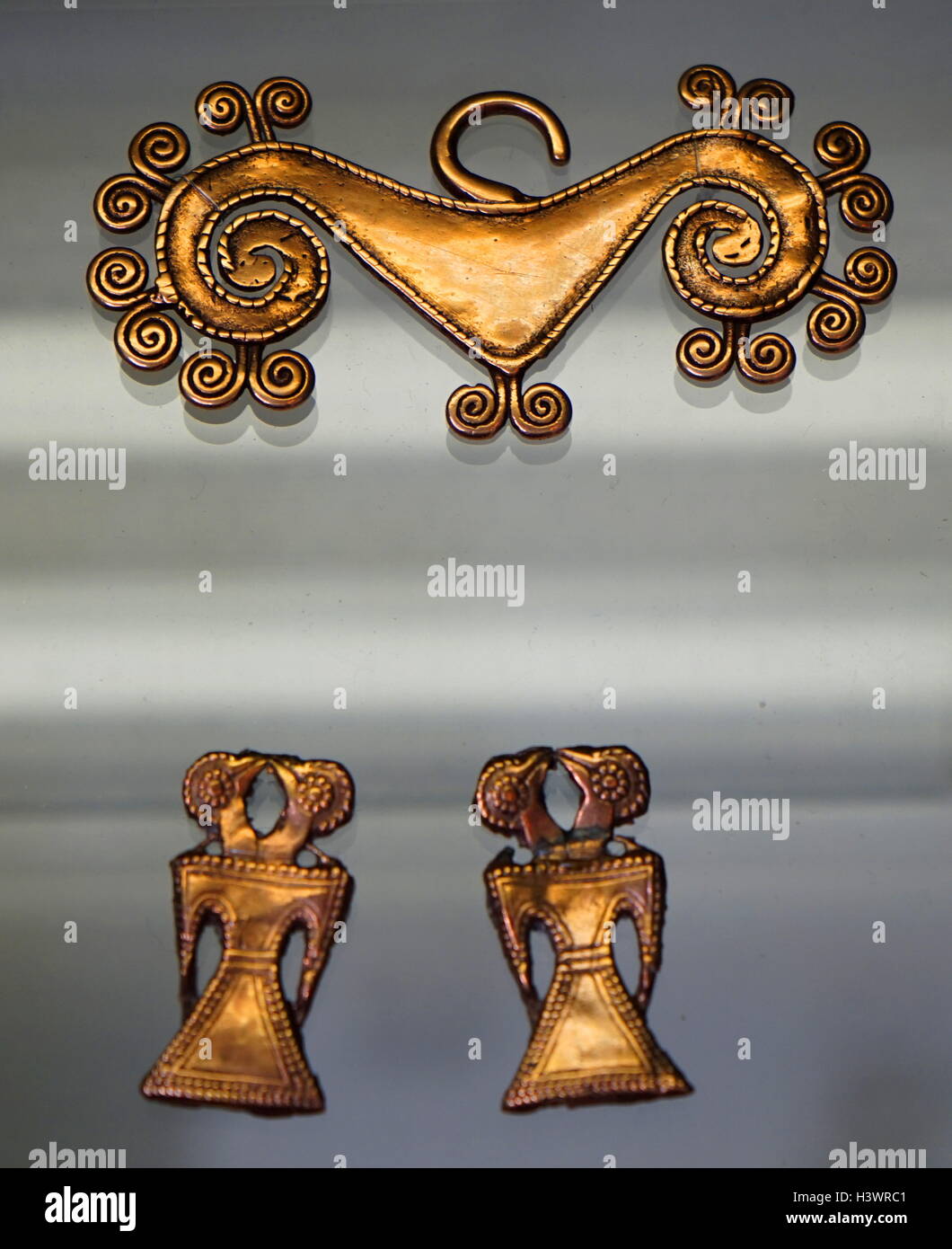 Gold objects from Colombia, South America, 1100-1500AD Stock Photo - Alamy