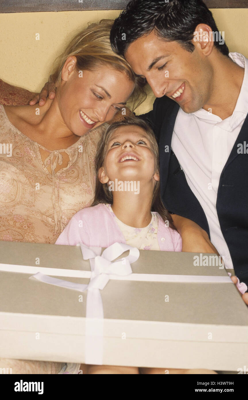 Parents, subsidiary, present, happy, eye contact, detail, model ...