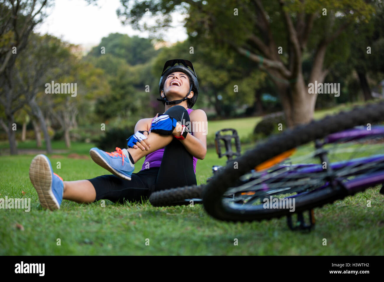 Female cyclist getting injured while falling from mountain bike Stock ...