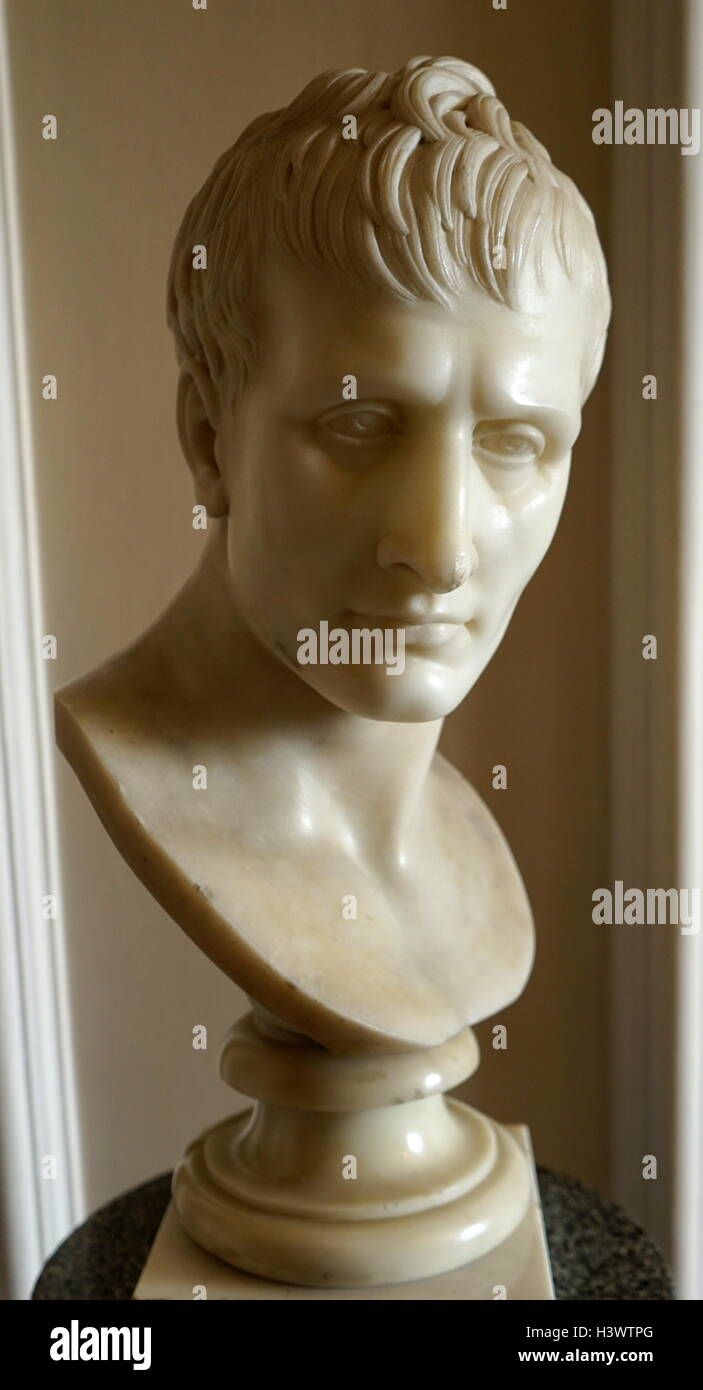 Bust of napoleon bonaparte hi-res stock photography and images - Alamy