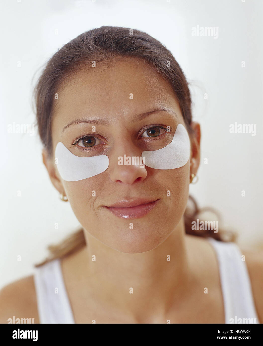 Ocular contouring gel pads hi-res stock photography and images - Alamy