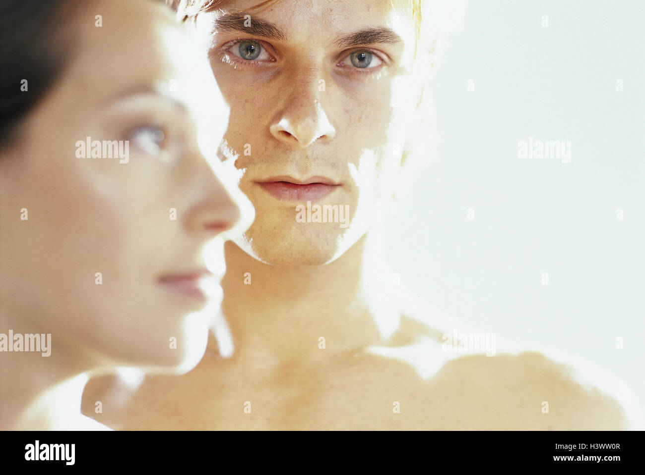 Couple, seriously, free upper part of the body, portrait, very close ...