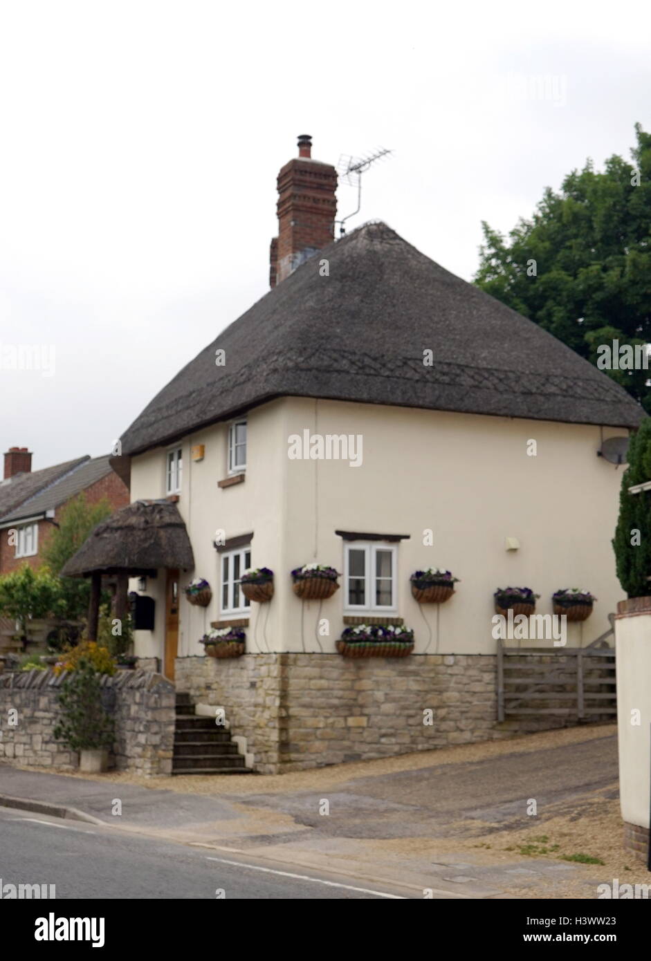 16th century cottage hi-res stock photography and images - Alamy