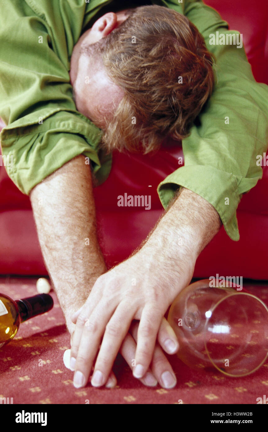 Sitting room, sofa, alcoholic, detail, glass, wine flask, very close ...