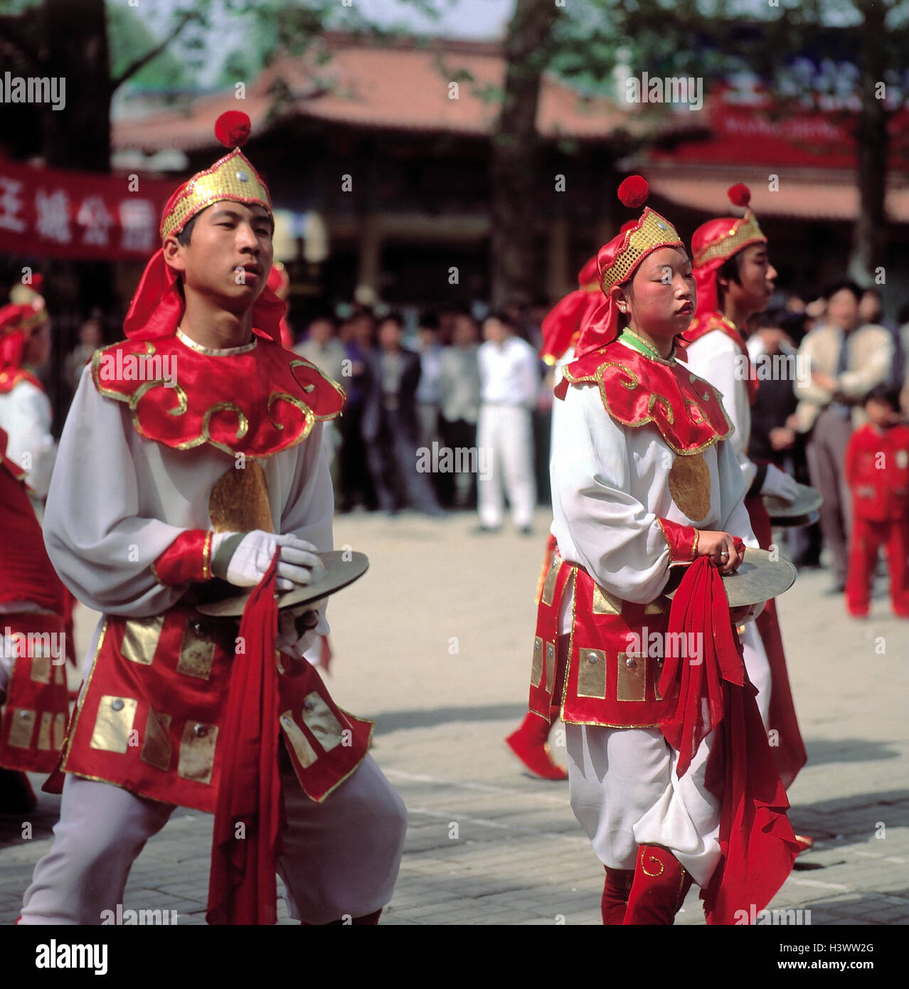 China, Henan, Luoyang, folklore group, dance, spectator, compensating ...