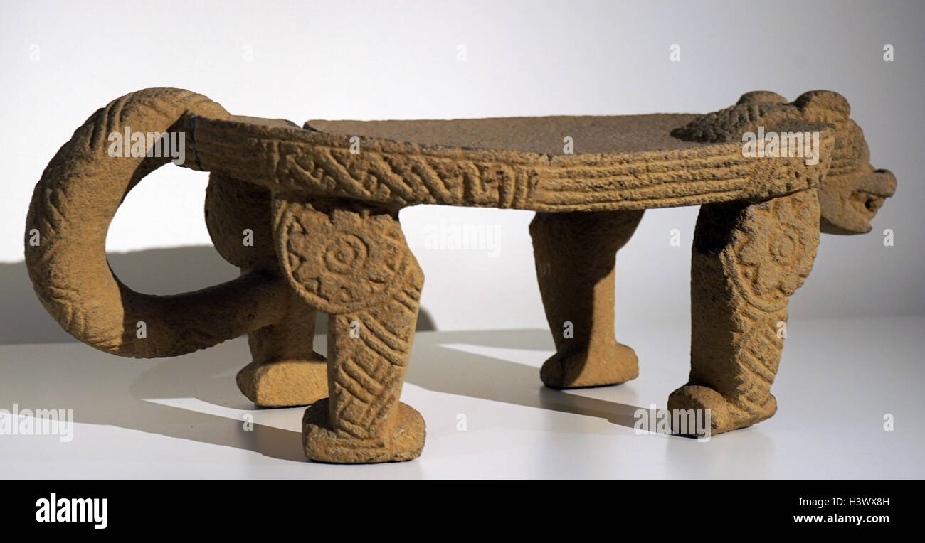 Ritual grinding stone (metate) made from Pedra stone, Costa Rica. Dated ...