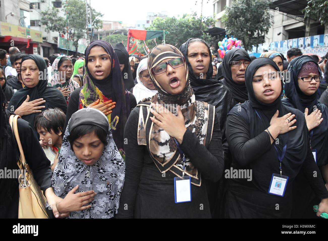 Muslims in bangladesh hi-res stock photography and images - Alamy