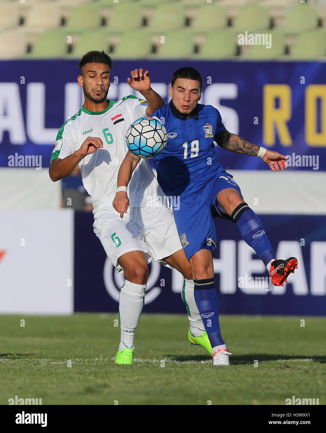 Tehran, Iran. 11th Oct, 2016. Ali Adnan Kadhim (L) of Iraq fights for ...