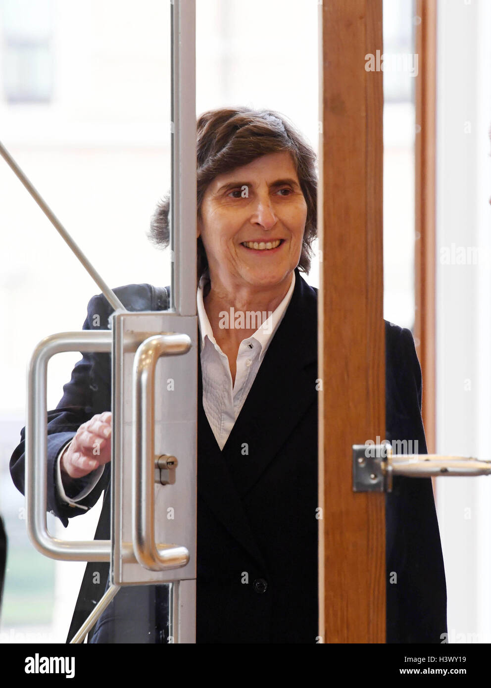 Karlsruhe, Germany. 12th Oct, 2016. Complainant Marianne Grimmenstein ...