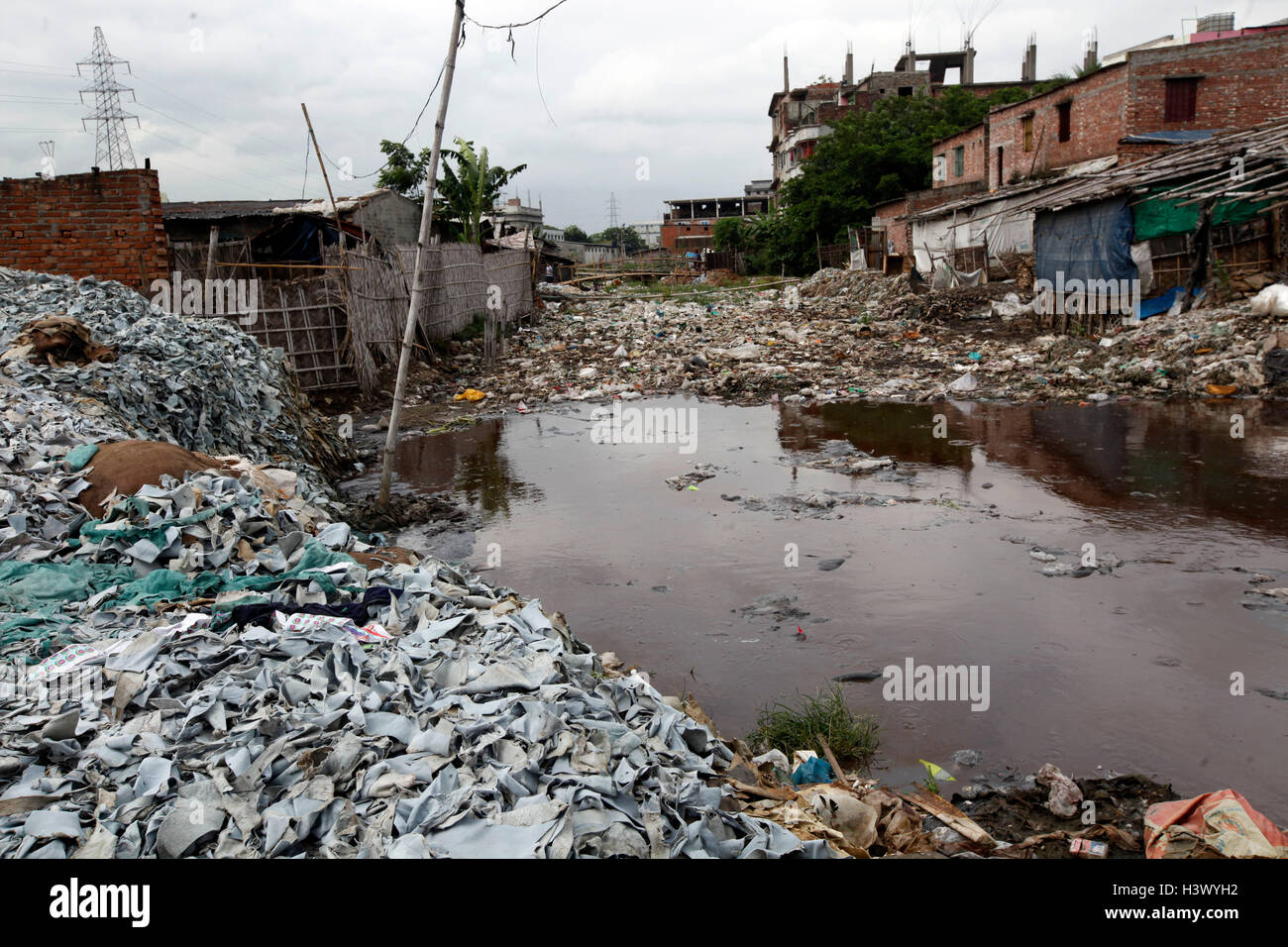 Dhaka, Bangladesh. 11th October, 2016. Water pollution in tannery area ...