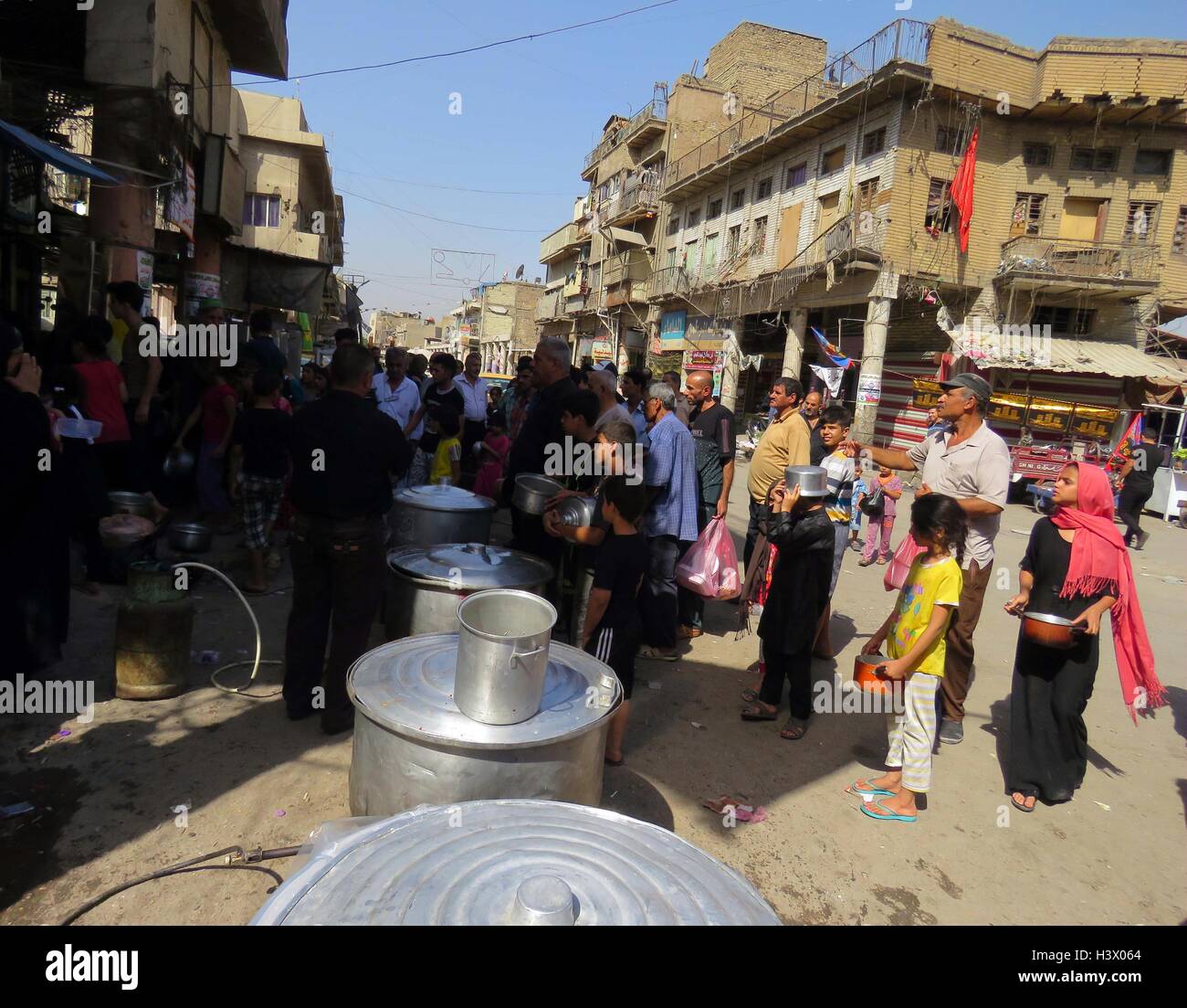 Shiites hi-res stock photography and images - Alamy