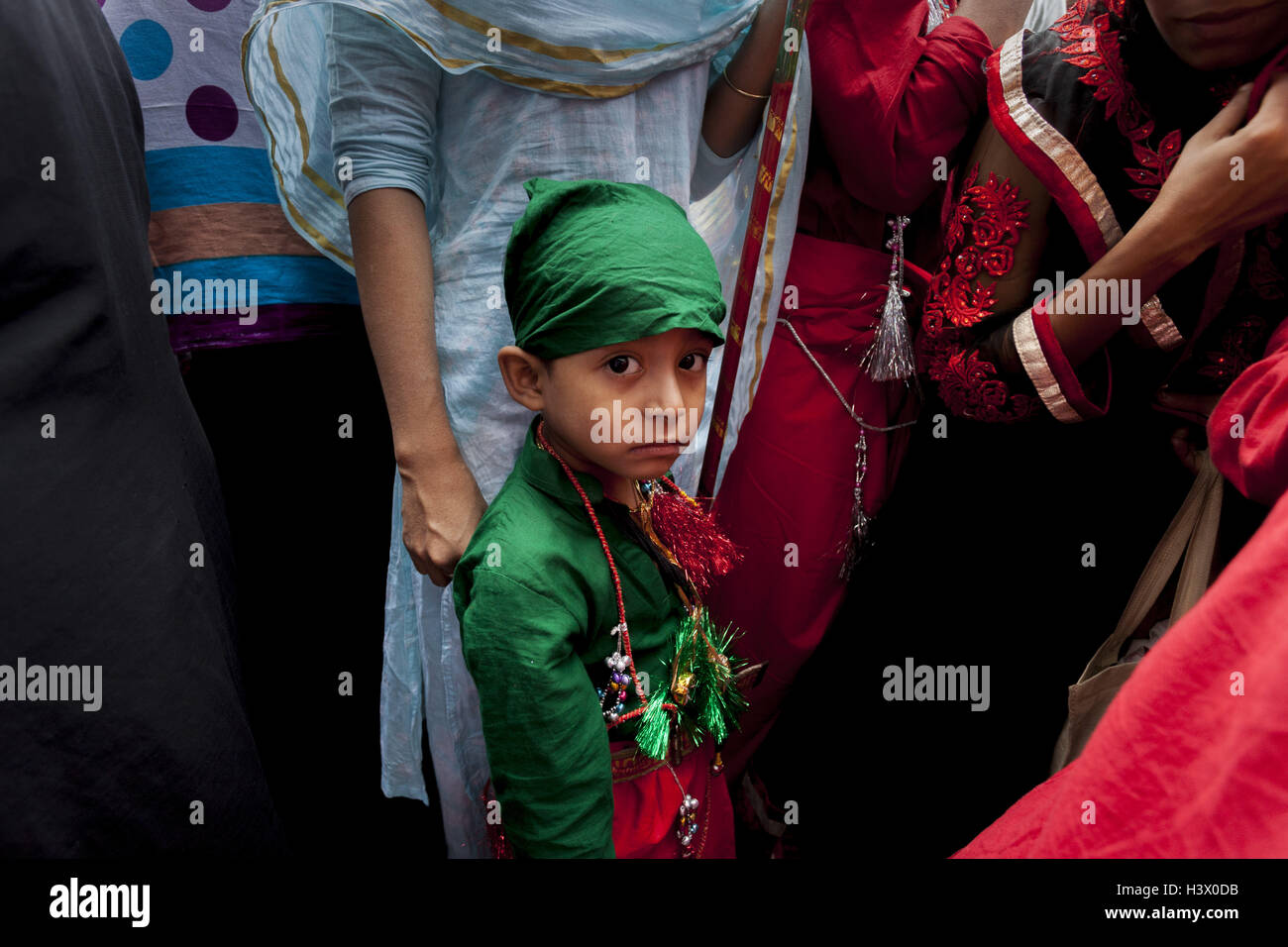 Dhaka, Bangladesh. 12th Oct, 2016. Bangladeshi Shiites Muslims child ...