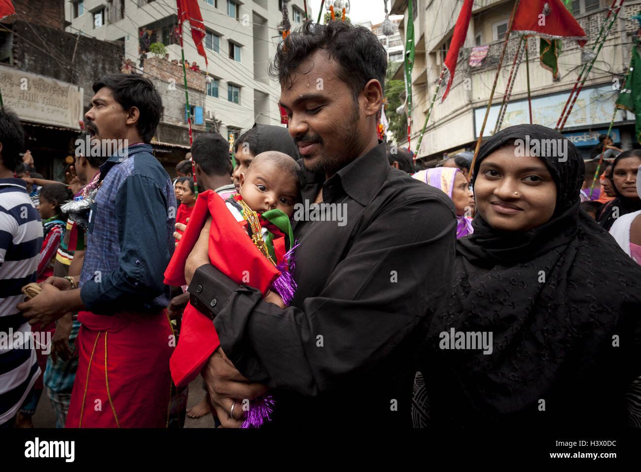 Dhaka, Bangladesh. 12th Oct, 2016. Bangladeshi Shiites Muslims family ...