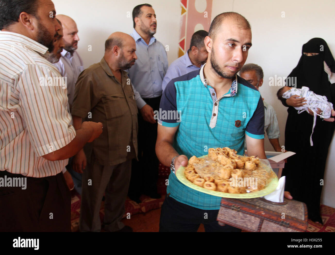 Rafah, Gaza Strip, Palestinian Territory. 12th Oct, 2016. Members of ...