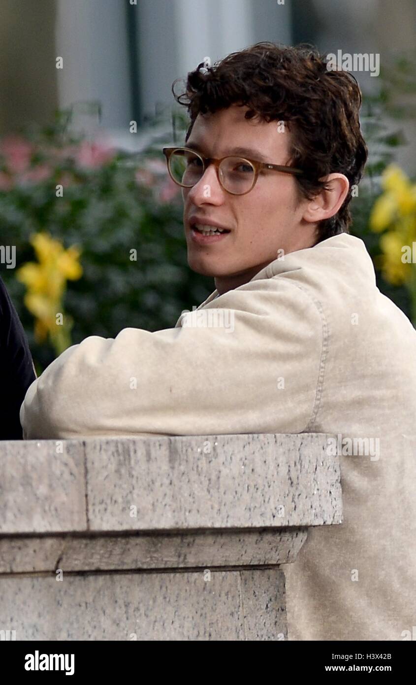 New York, NY, USA. 12th Oct, 2016. Callum Turner on location for THE ...