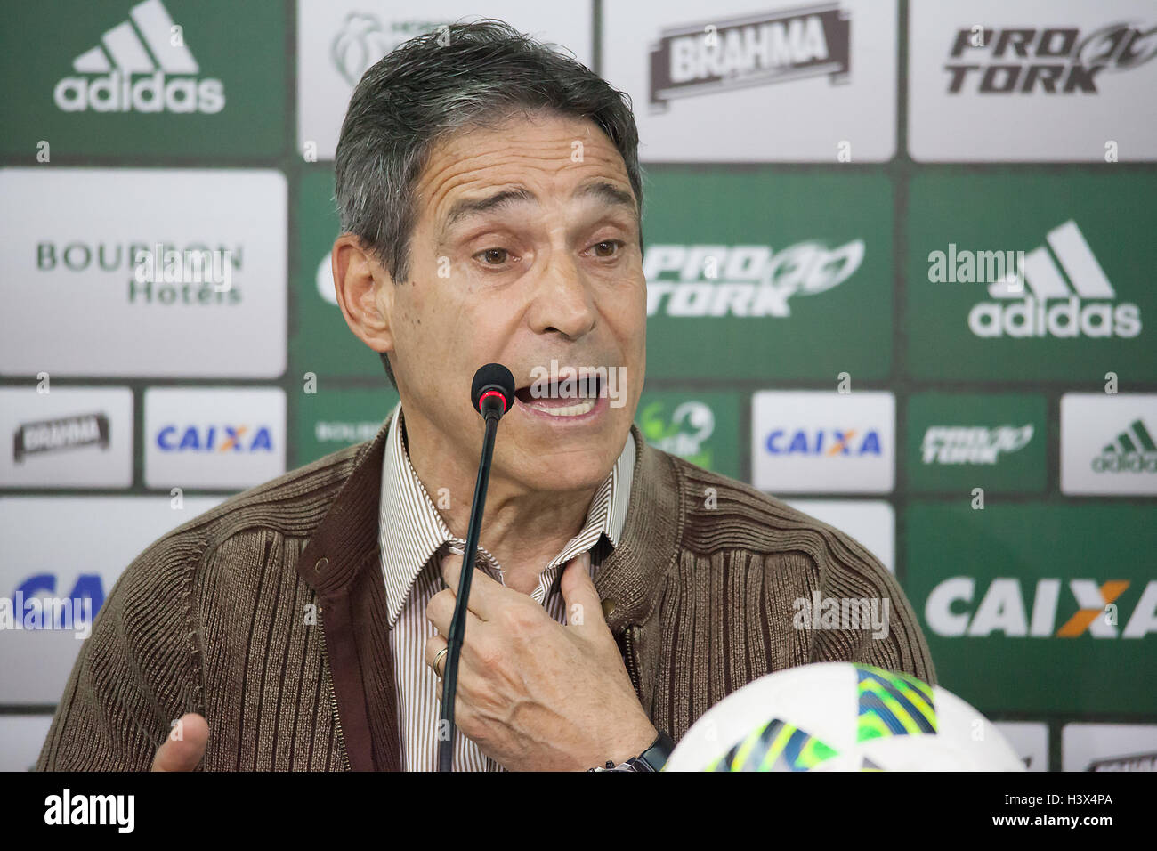 Curitiba, Brazil. 12th Oct, 2016. Coritiba coach Paulo Cesar Carpegiani ...