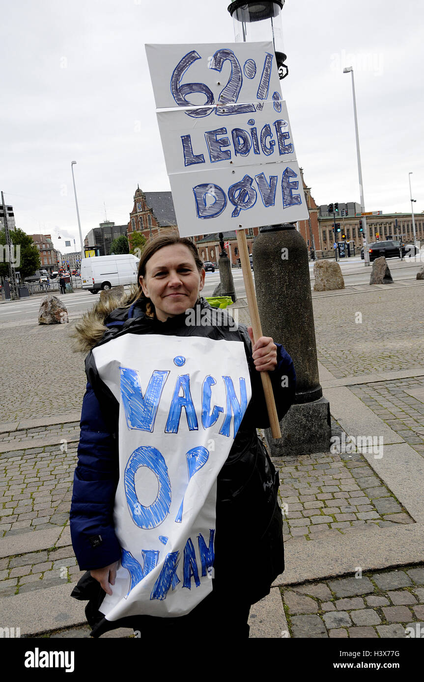 Copenhagen, Denmark. 13th Oct, 2016. Deaf community in Copenhagen stage ...