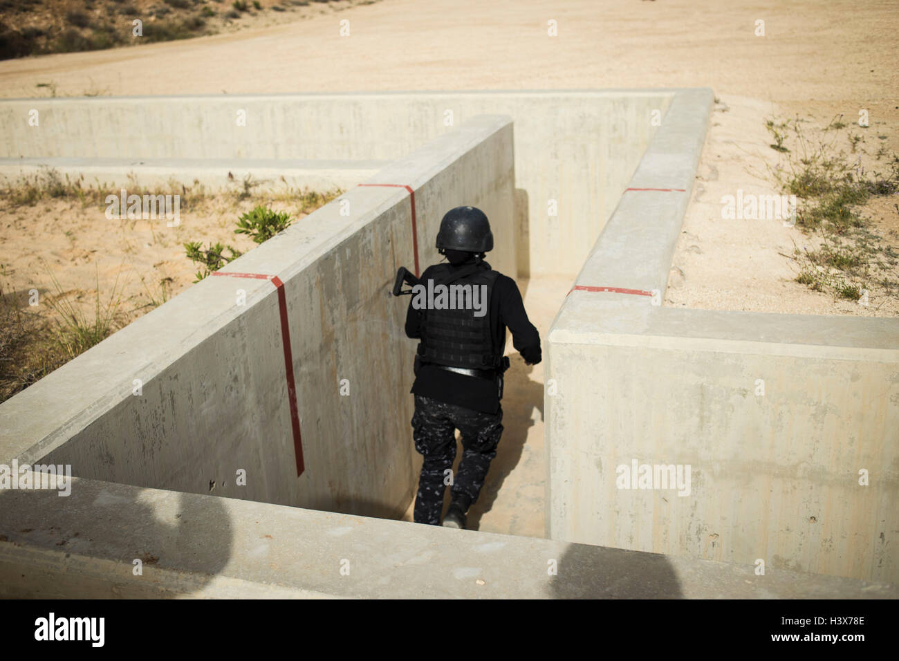 Amman, Amman, Jordan. 20th Apr, 2015. The all-women's Unit 30 SWAT ...