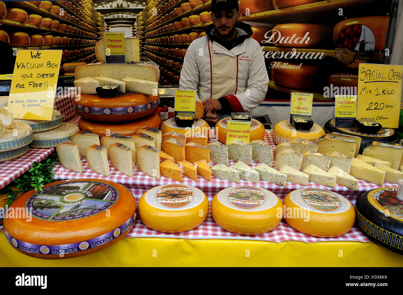 Dutch cheeseman hi-res stock photography and images - Alamy