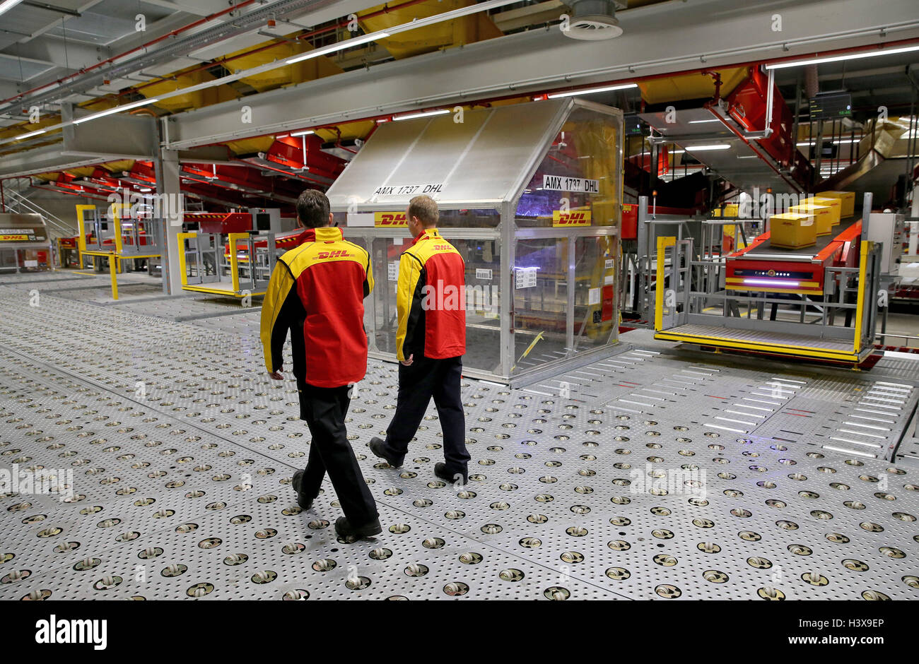 Dhl employees hi-res stock photography and images - Alamy