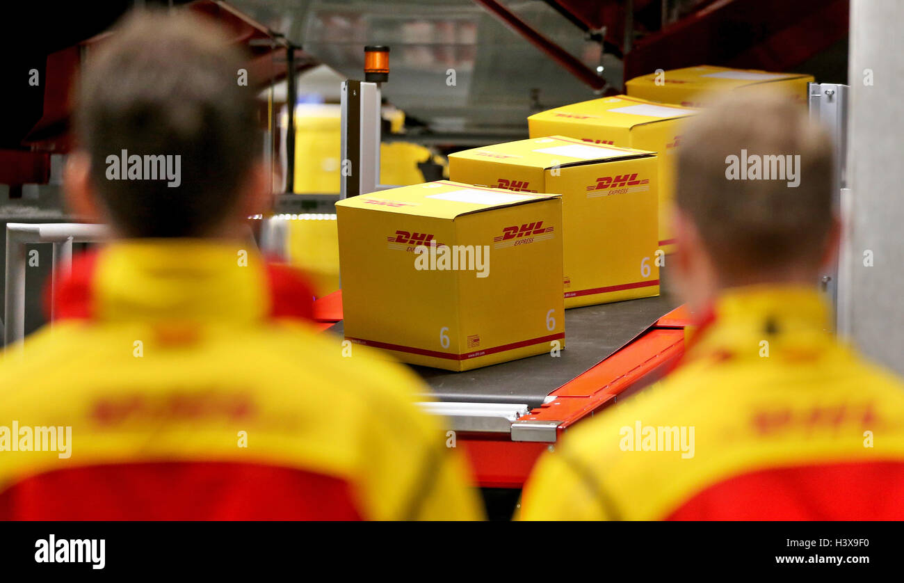 Dhl employees hi-res stock photography and images - Alamy
