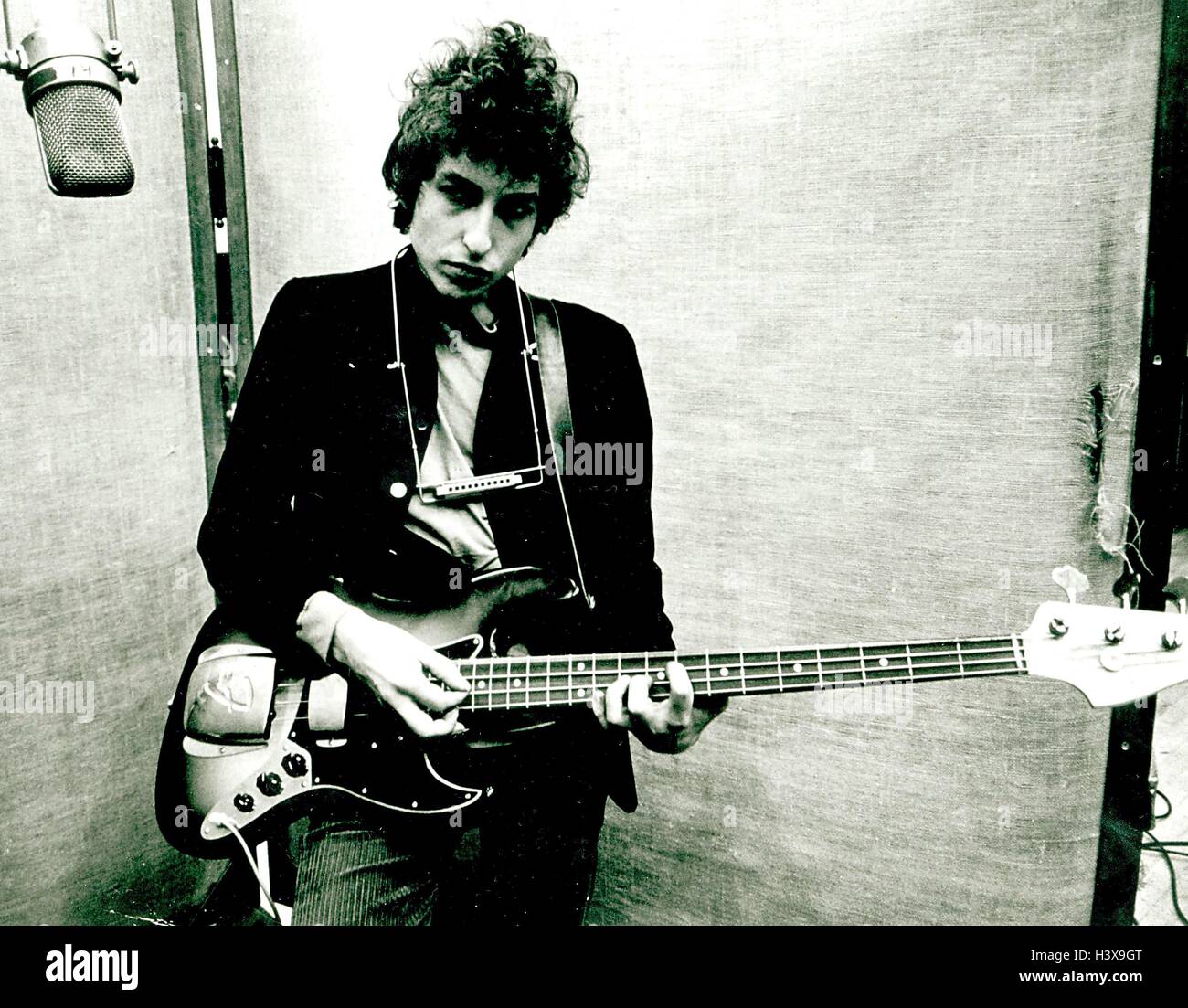 Bob dylan 1965 hi-res stock photography and images - Alamy