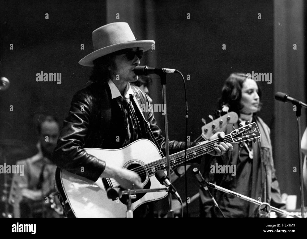 Jun 03, 1970; London, England, U.K. - Singer BOB DYLAN on stage with singer/actress RONEE ...