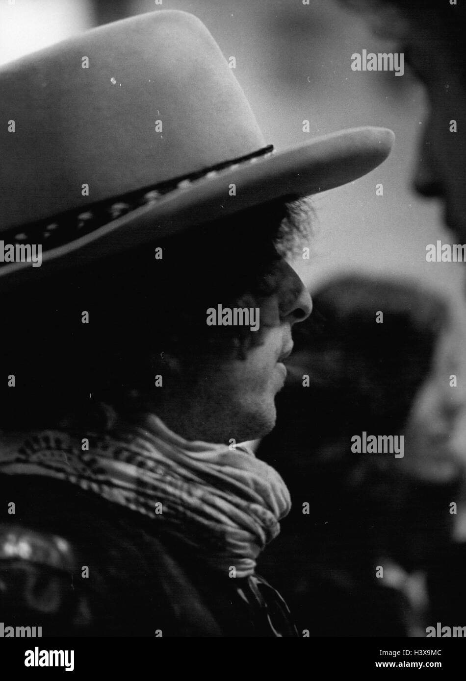 January 02, 1960 - Los Angeles, California, U.S. - Singer BOB DYLAN ...