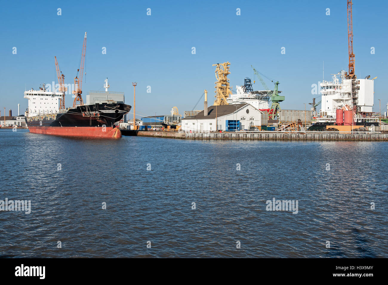 A picture dated 16 March 2016 shows the Lloyd shipyard in Bremerhaven ...