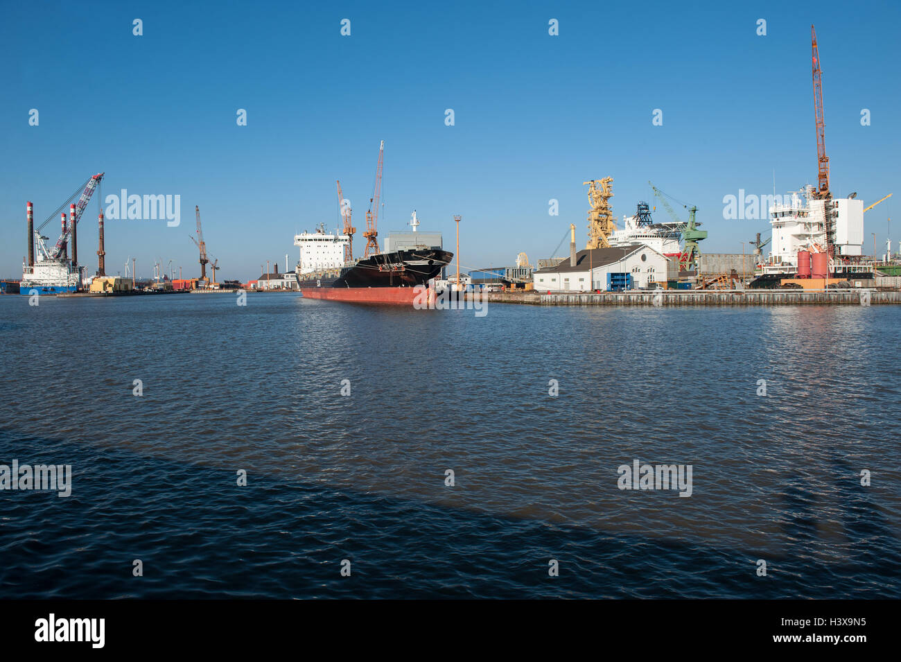 A picture dated 16 March 2016 shows the Lloyd shipyard in Bremerhaven ...