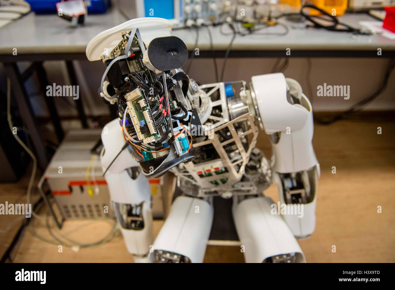 Demounted hi-res stock photography and images - Alamy