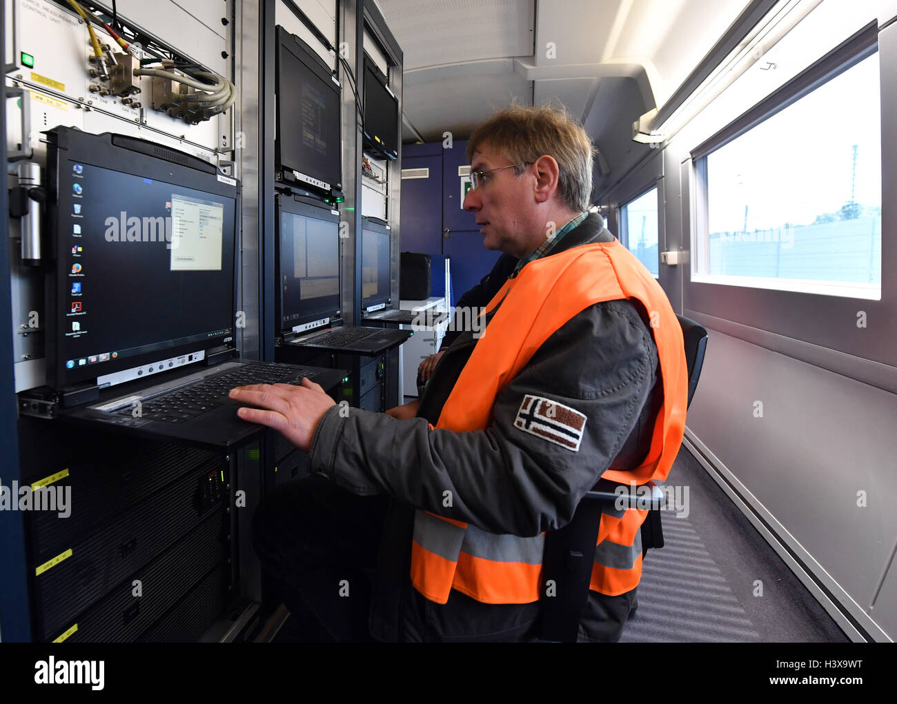 High speed train engineer hi-res stock photography and images - Alamy