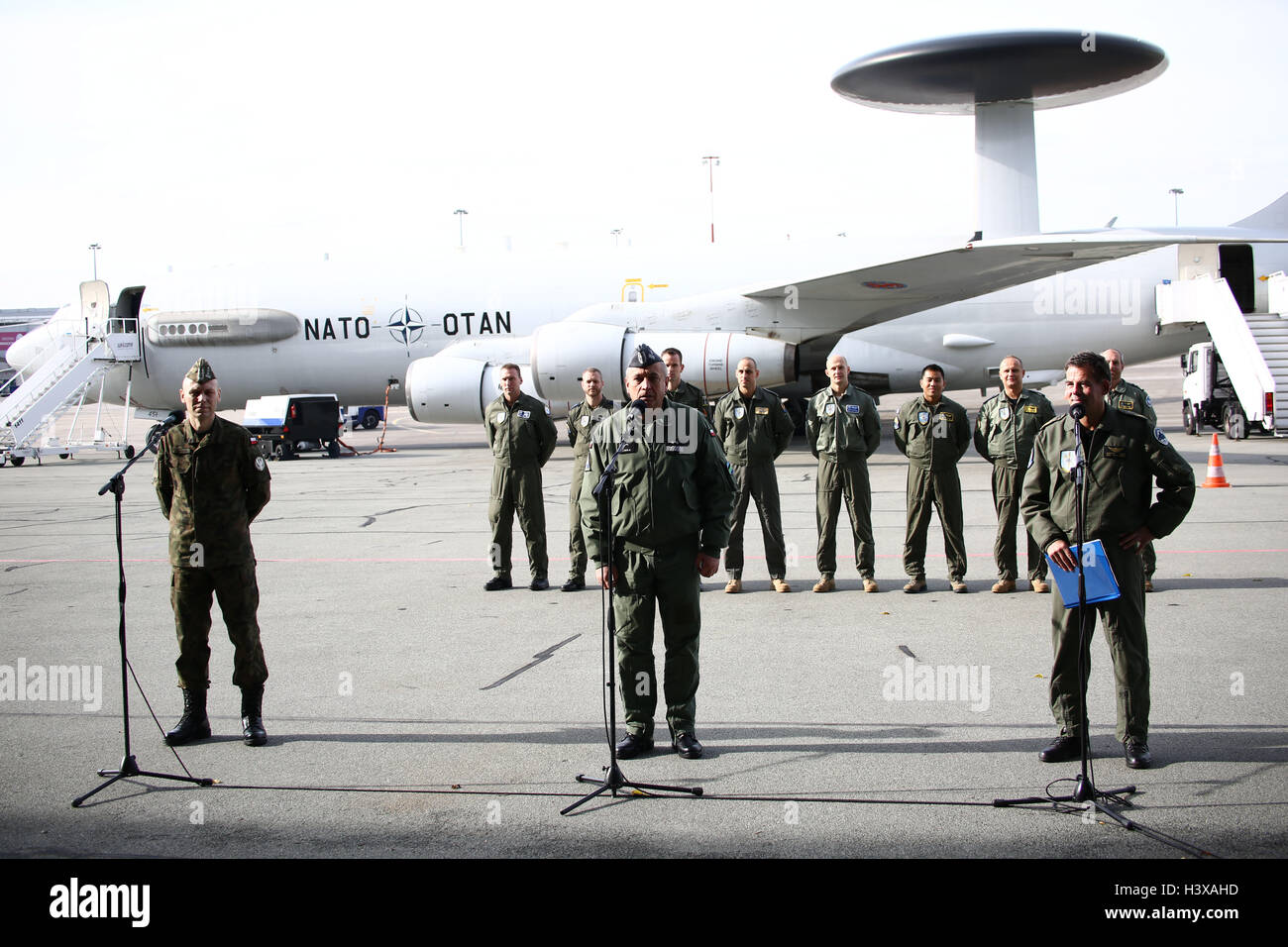 Mig 29 mig 23 hi-res stock photography and images - Alamy