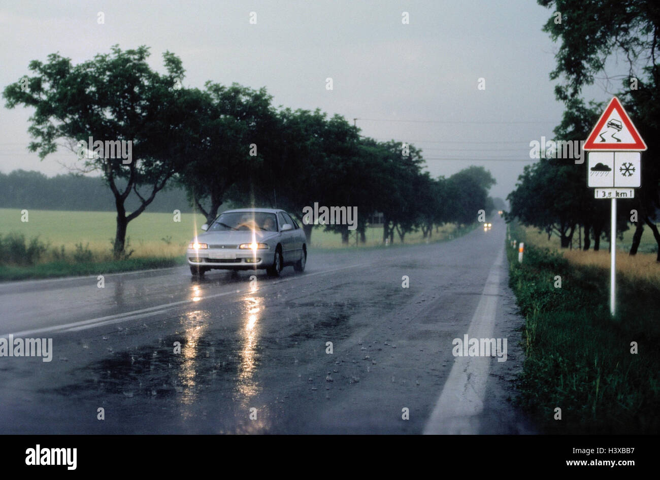 Mark make unrecognizable avenue hi-res stock photography and images - Alamy