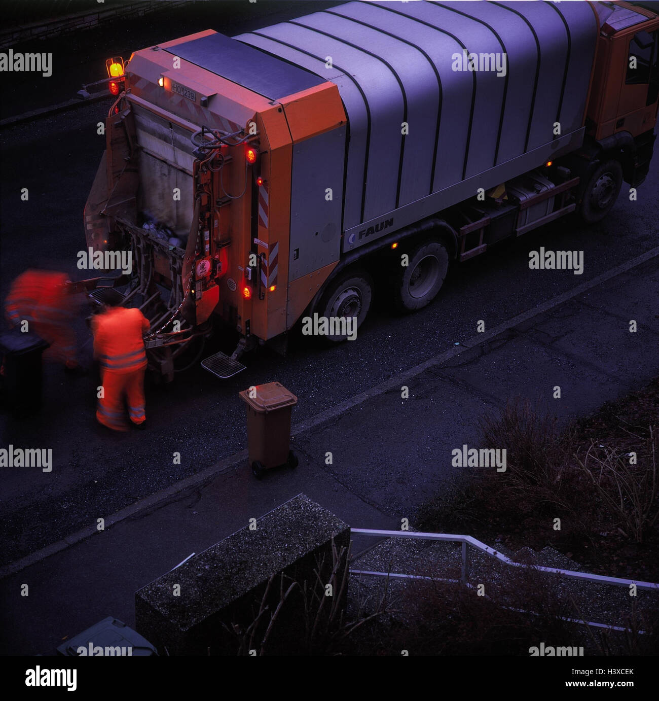 Street, garbage disposal, garbage truck, worker, garbage tonnes ...