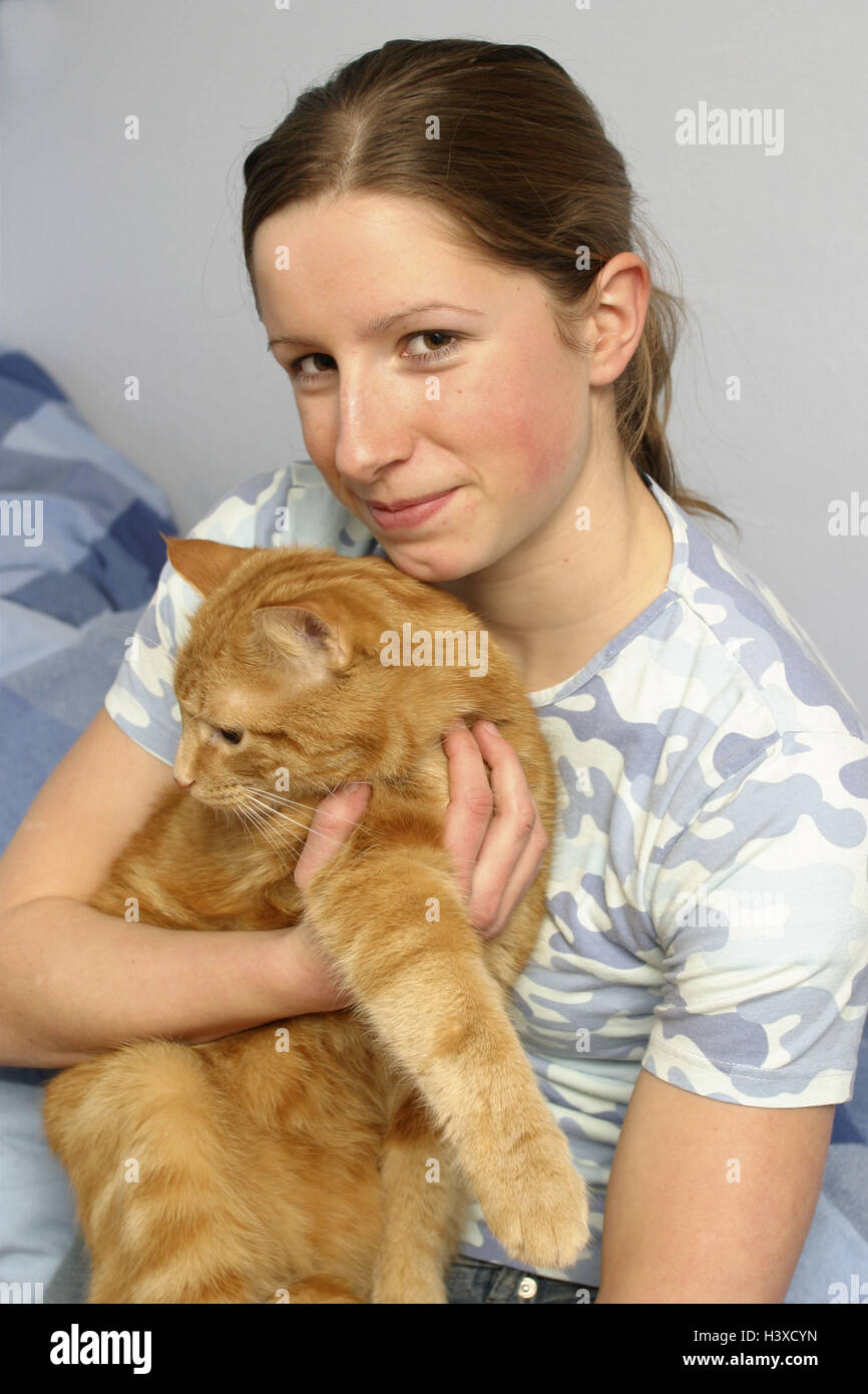 Teenager's girls, cat, half portrait, only positive use 17 years, young ...